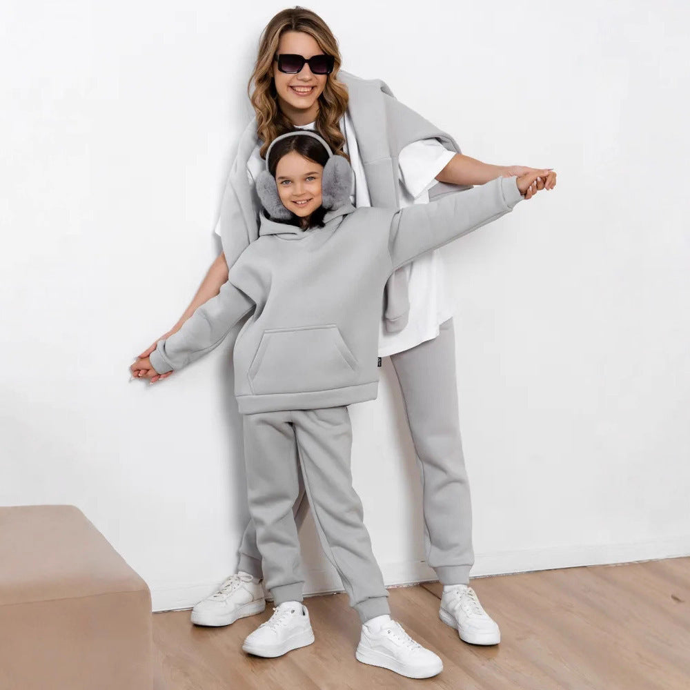 Women's sporty fleece set with hood and contrast details Ivyshape